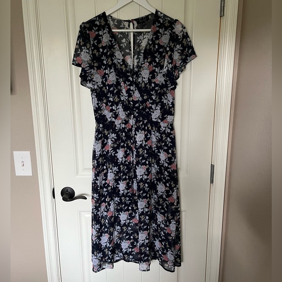 Trixxi | Dresses | Large Floral Trixxi Dress | Poshmark